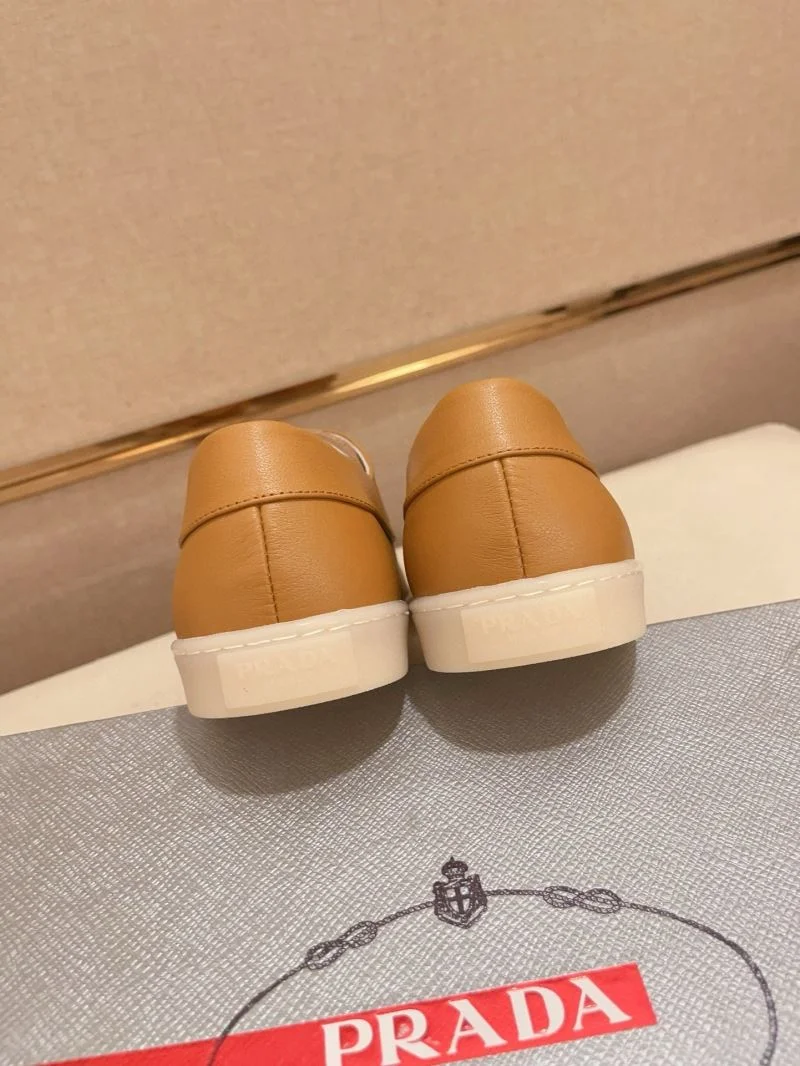 Top mirror Prada Low Shoes