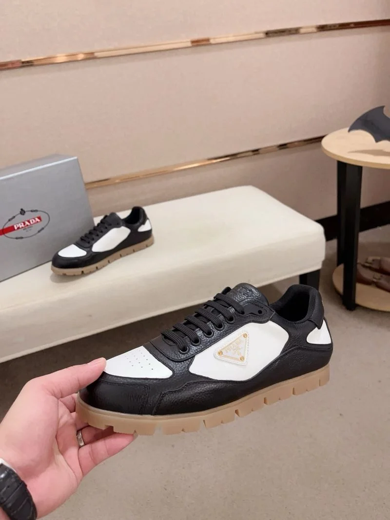 Accurate model Prada Low Shoes