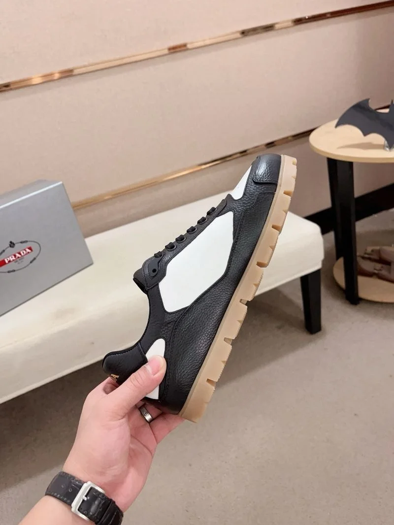 Accurate model Prada Low Shoes