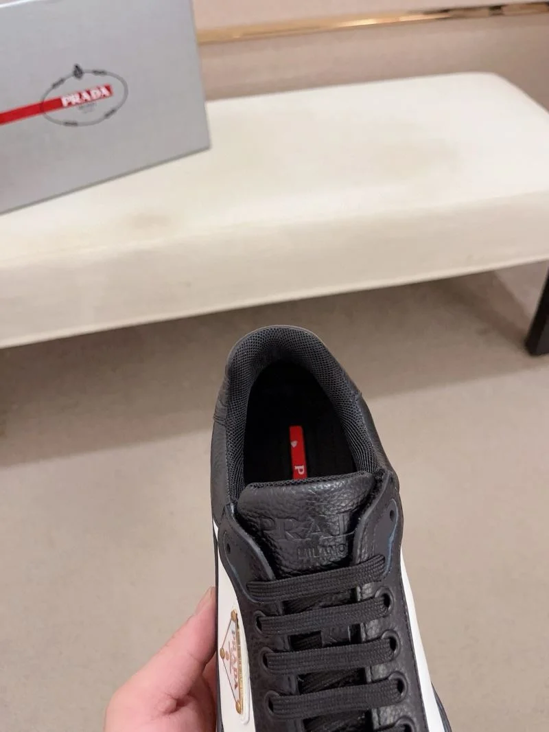 Accurate model Prada Low Shoes