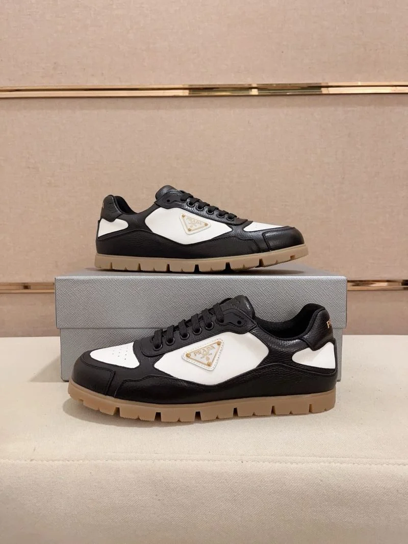 Accurate model Prada Low Shoes