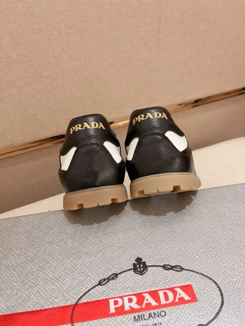 Accurate model Prada Low Shoes