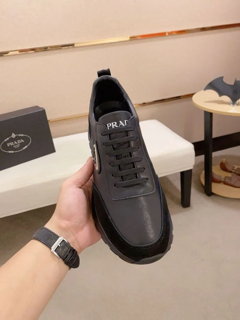 Accurate model Prada Low Shoes