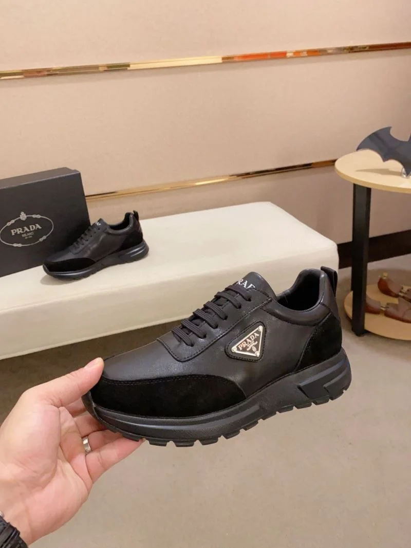 Accurate model Prada Low Shoes