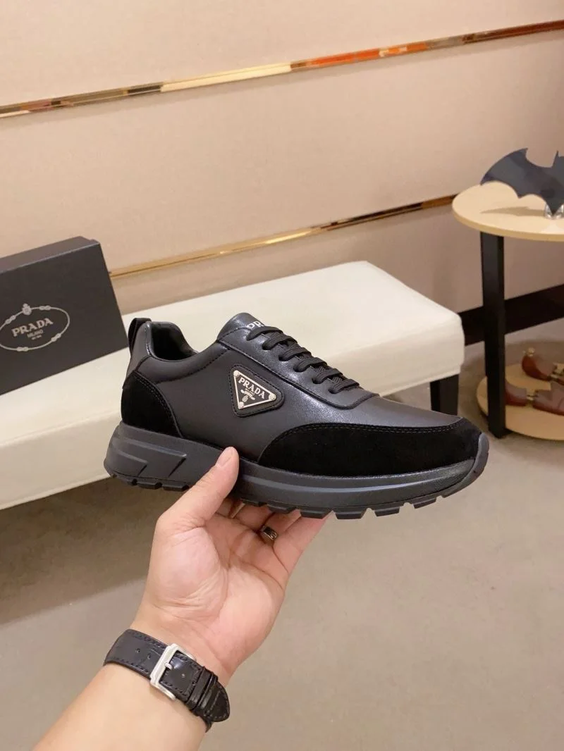 Accurate model Prada Low Shoes