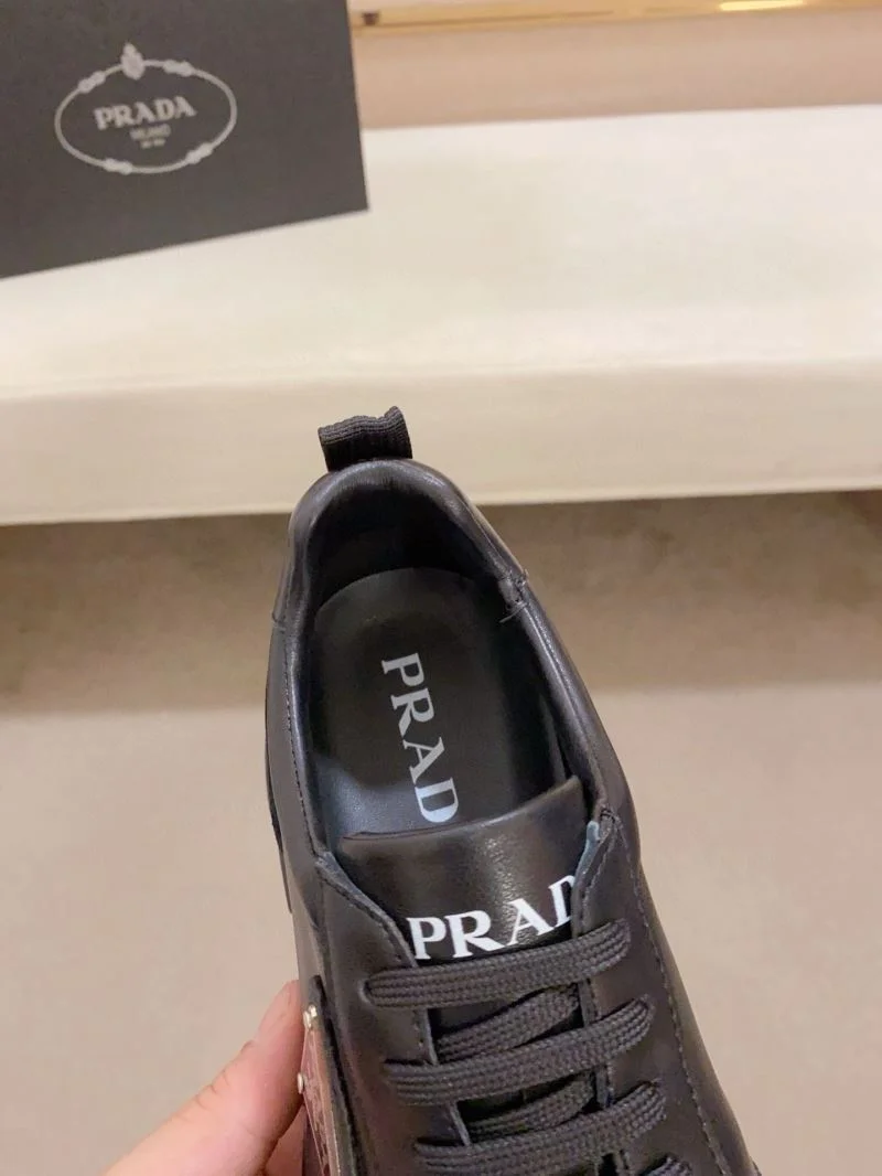 Accurate model Prada Low Shoes