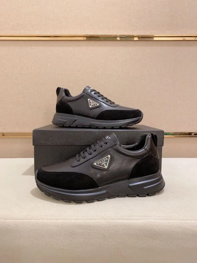 Accurate model Prada Low Shoes