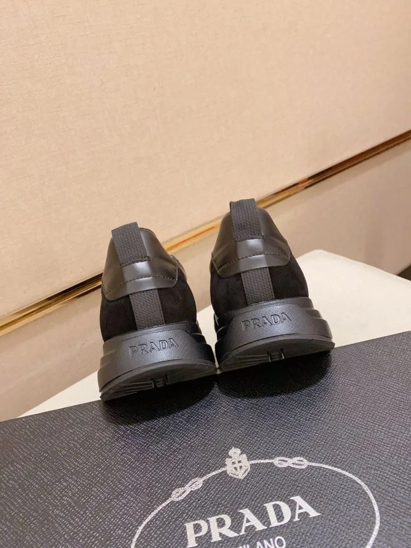 Accurate model Prada Low Shoes