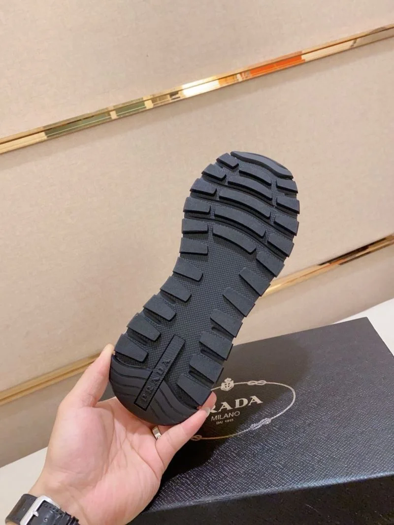 Accurate model Prada Low Shoes