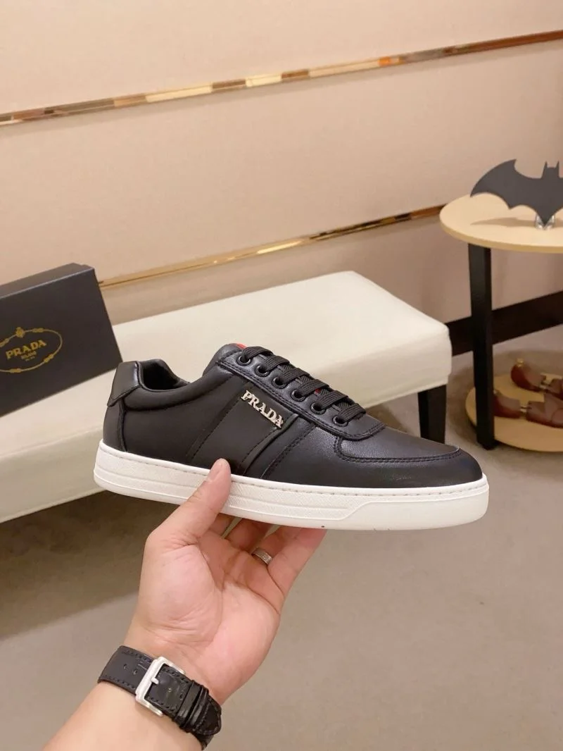 Accurate model Prada Low Shoes