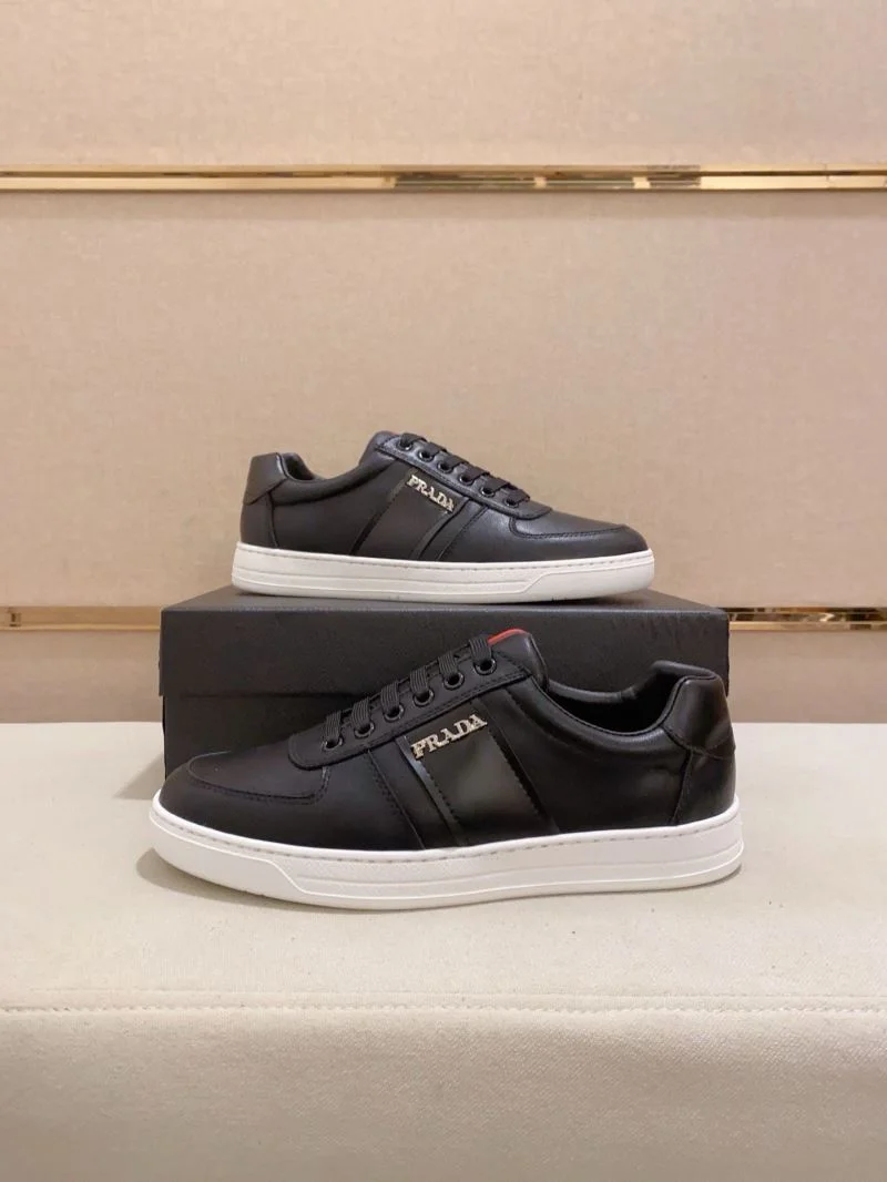 Accurate model Prada Low Shoes