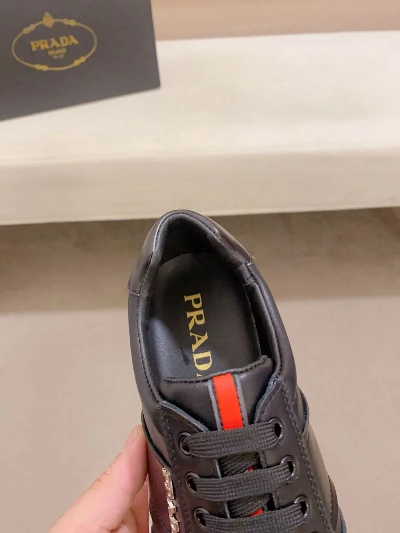 Accurate model Prada Low Shoes