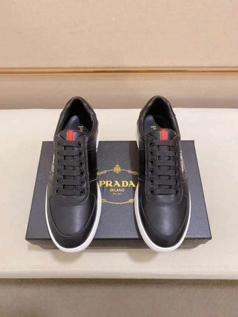 Accurate model Prada Low Shoes