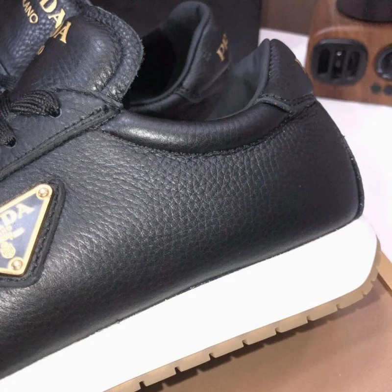 Top mirror Prada Low Shoes