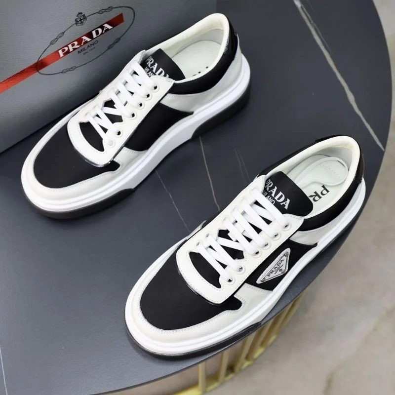 Accurate model Prada Low Shoes