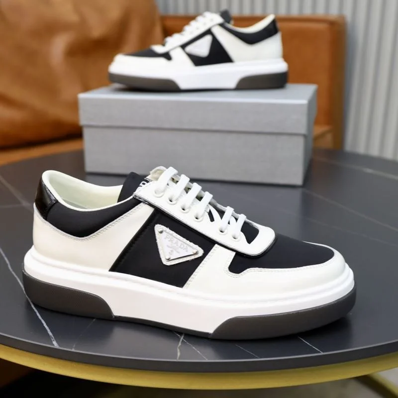 Accurate model Prada Low Shoes
