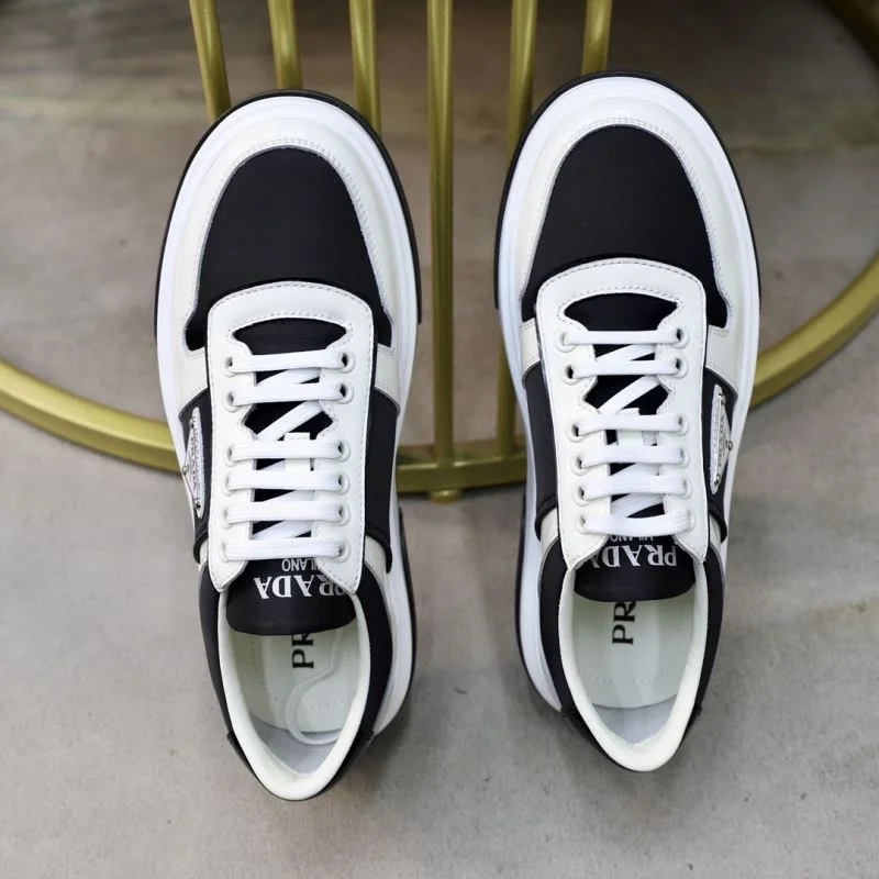 Accurate model Prada Low Shoes