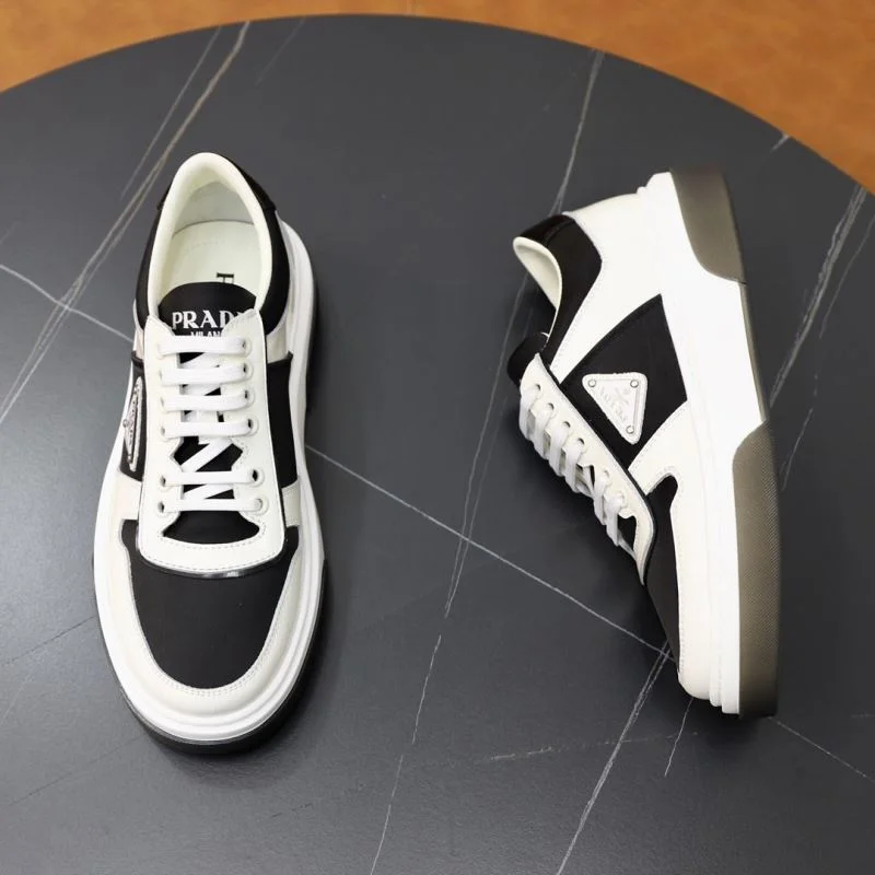 Accurate model Prada Low Shoes