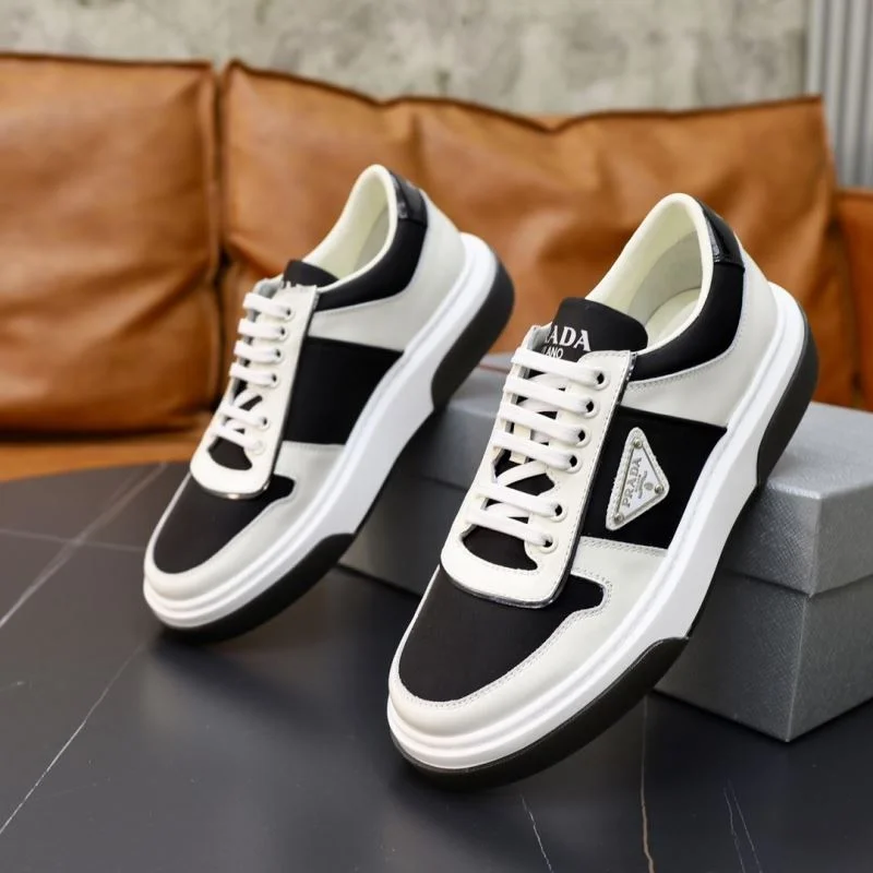 Accurate model Prada Low Shoes