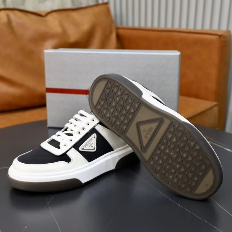 Accurate model Prada Low Shoes