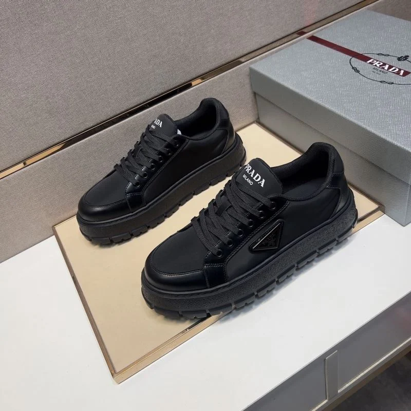 Accurate model Prada Low Shoes