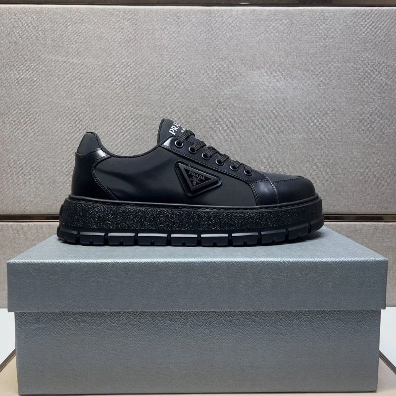 Accurate model Prada Low Shoes
