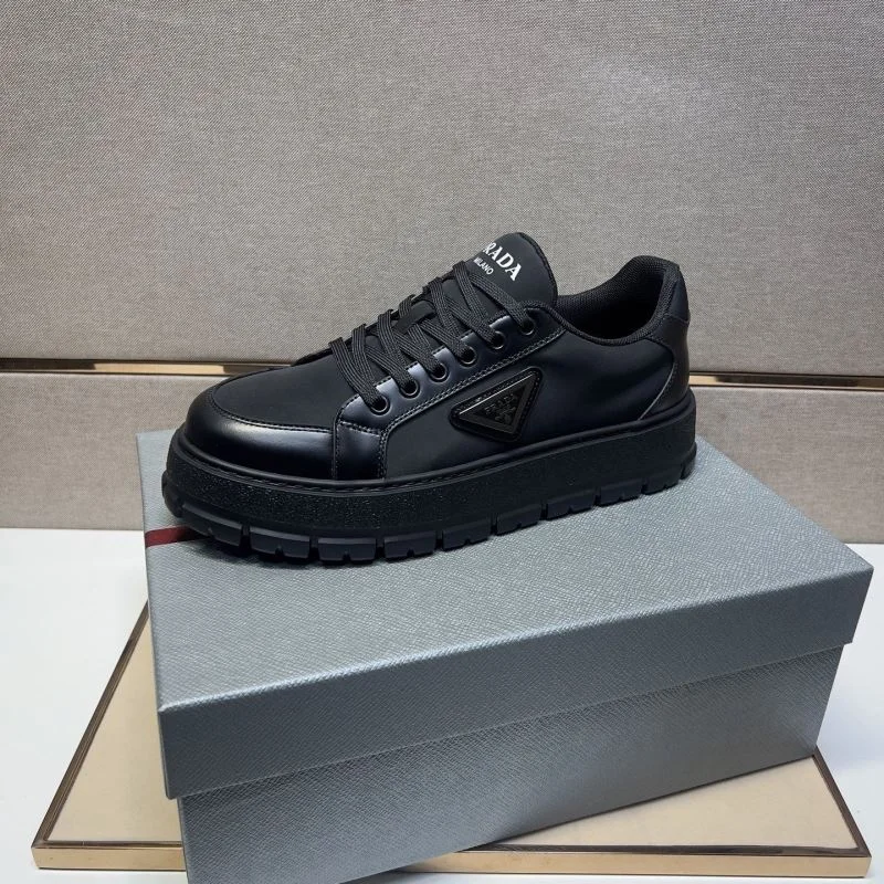 Accurate model Prada Low Shoes
