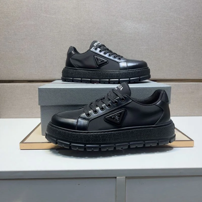 Accurate model Prada Low Shoes