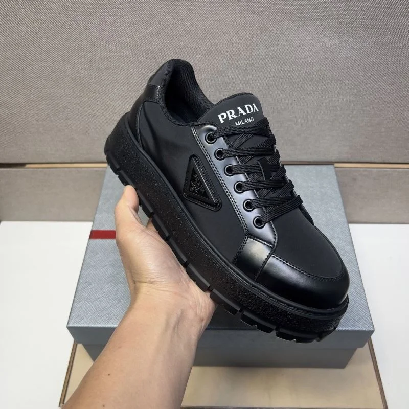 Accurate model Prada Low Shoes