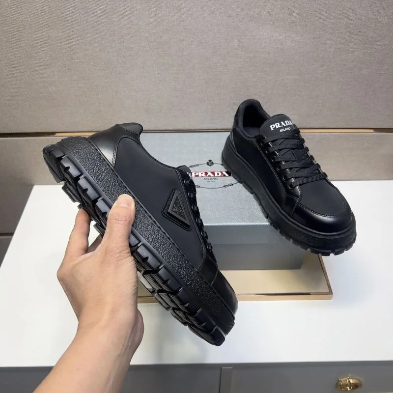 Accurate model Prada Low Shoes