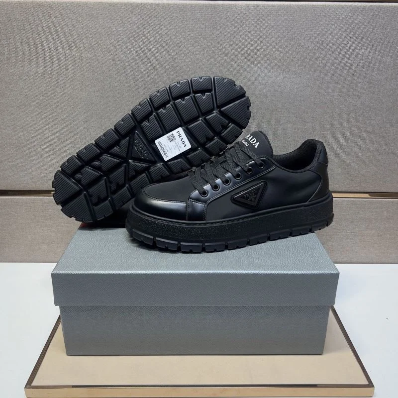 Accurate model Prada Low Shoes