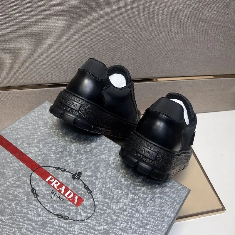 Accurate model Prada Low Shoes