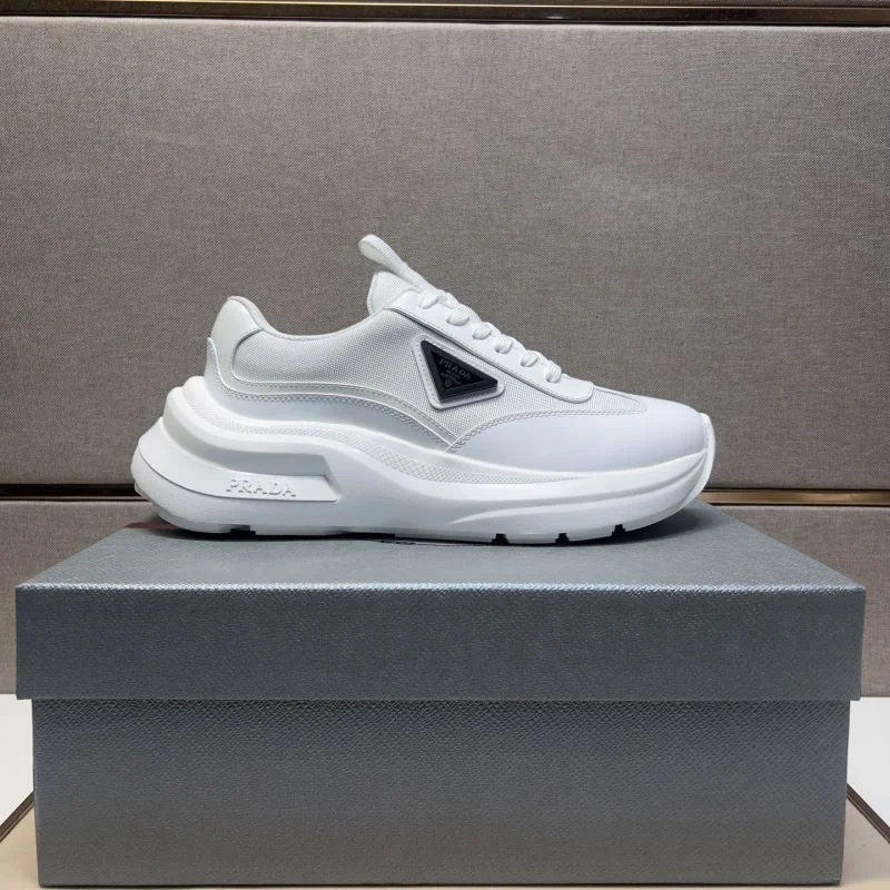 Accurate model Prada Low Shoes