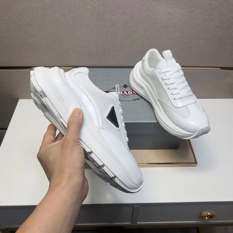 Accurate model Prada Low Shoes