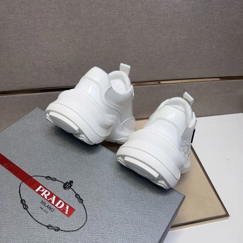Accurate model Prada Low Shoes