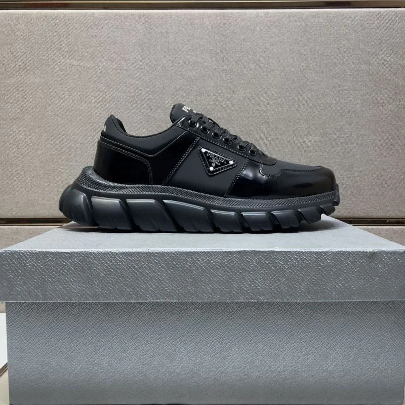 Accurate model Prada Low Shoes