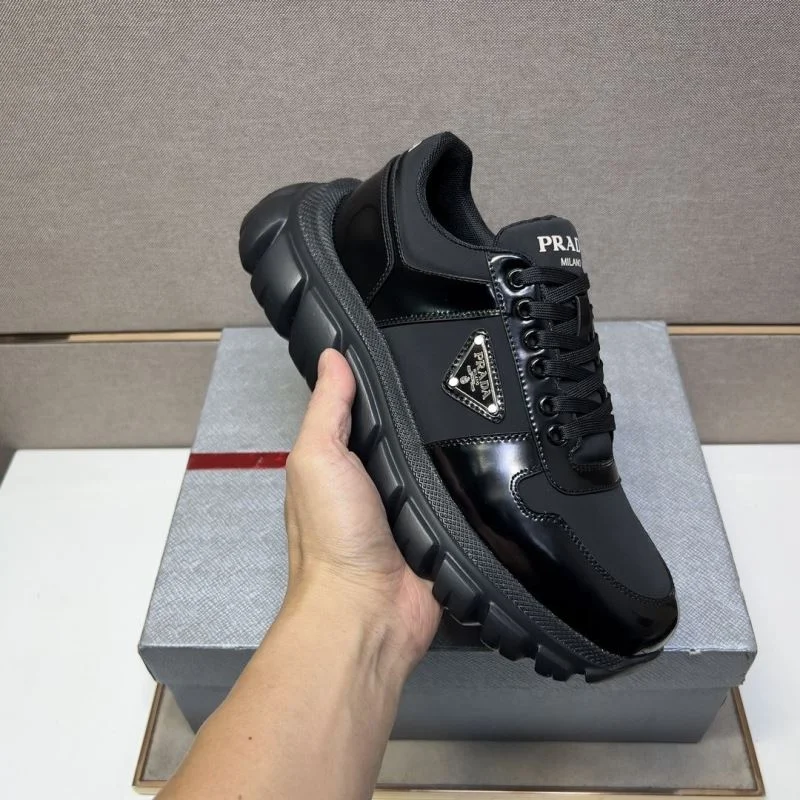 Accurate model Prada Low Shoes
