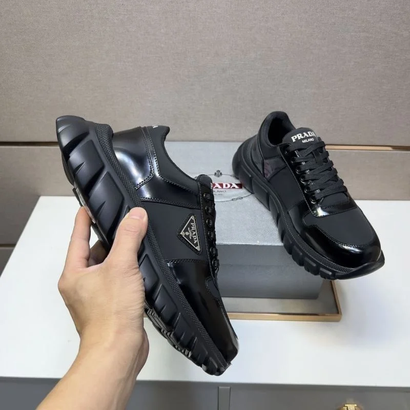 Accurate model Prada Low Shoes