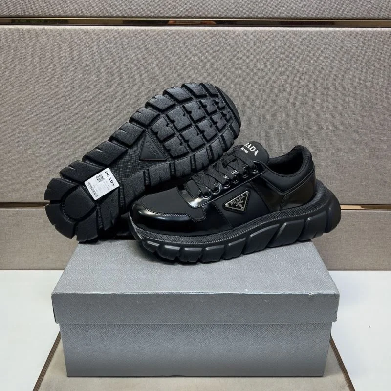 Accurate model Prada Low Shoes