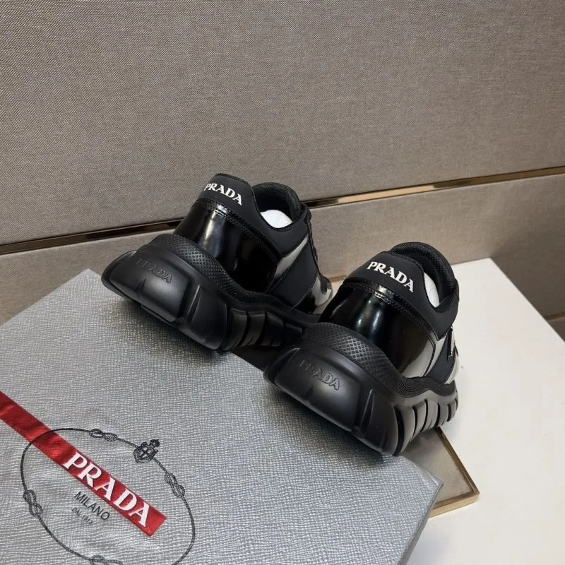 Accurate model Prada Low Shoes