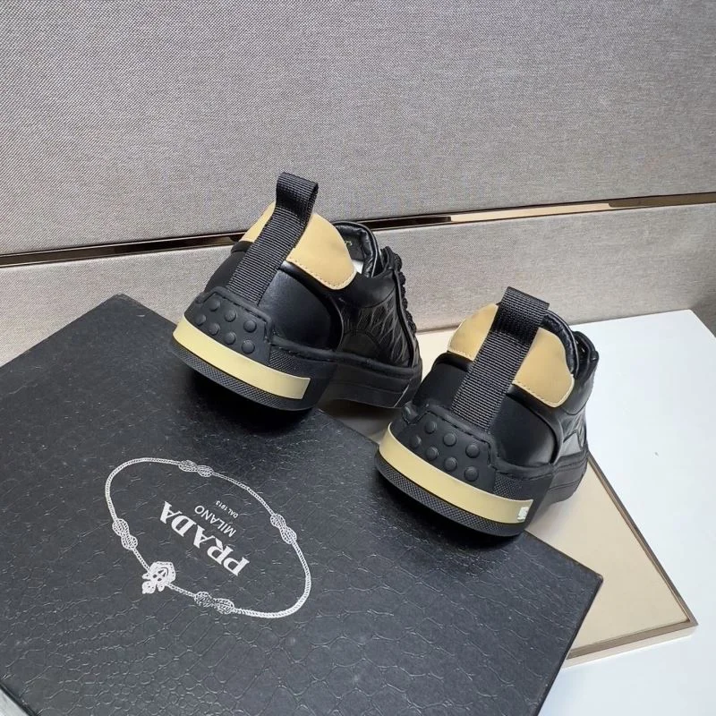 Top mirror Prada Low Shoes
