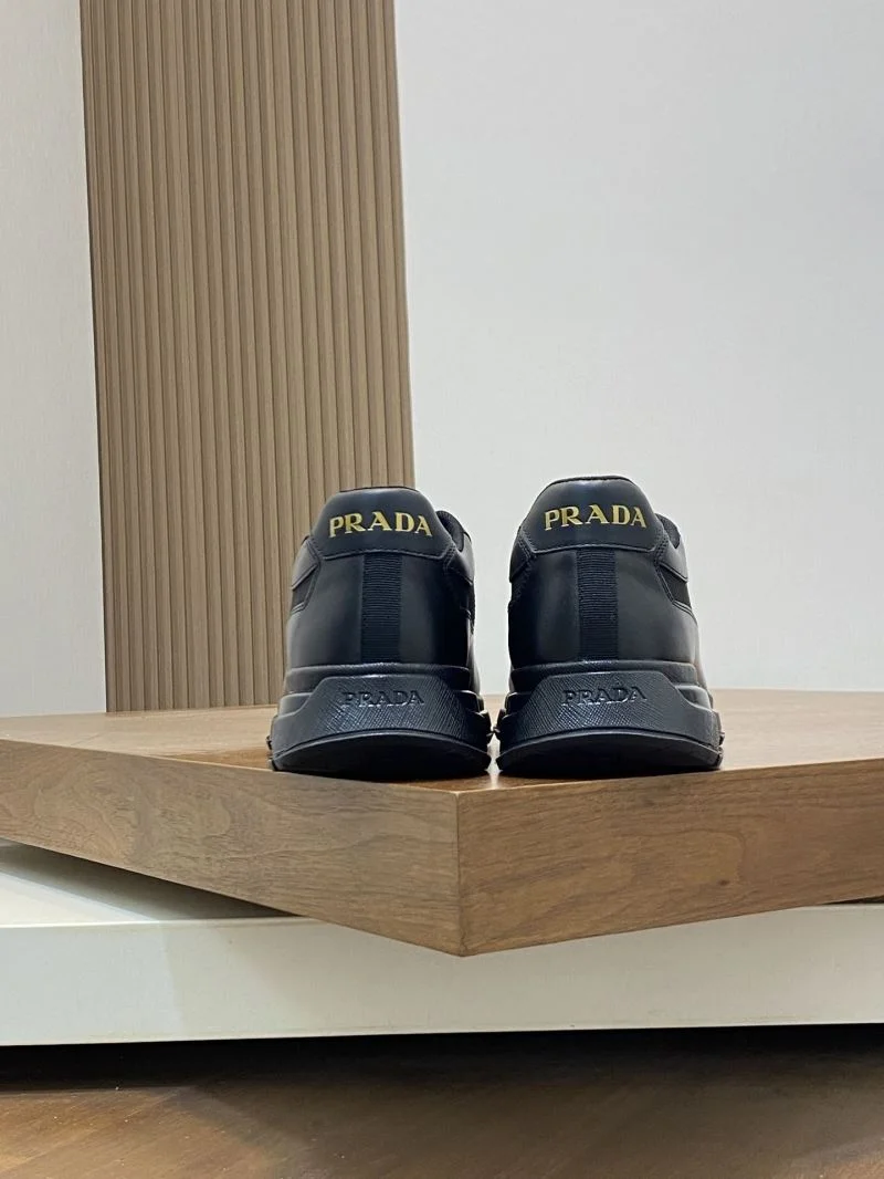 Accurate model Prada Low Shoes