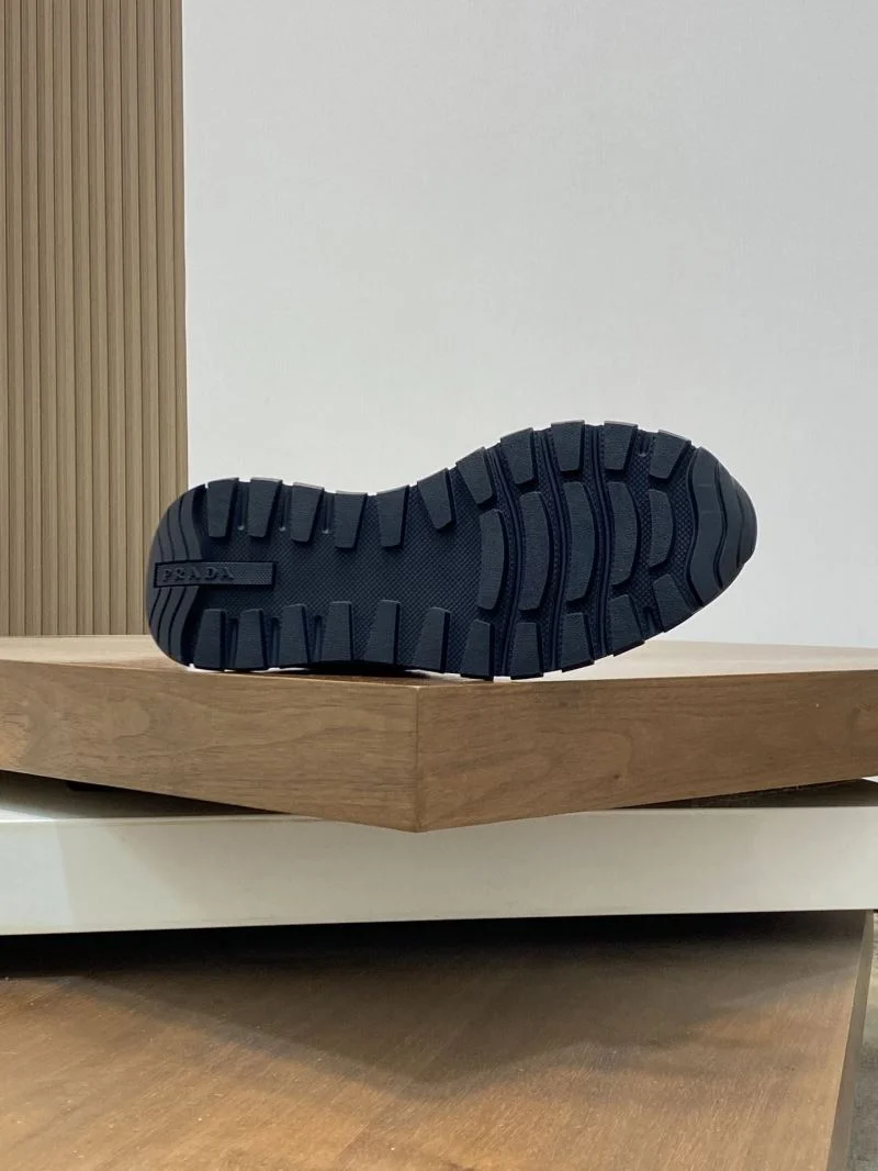 Accurate model Prada Low Shoes