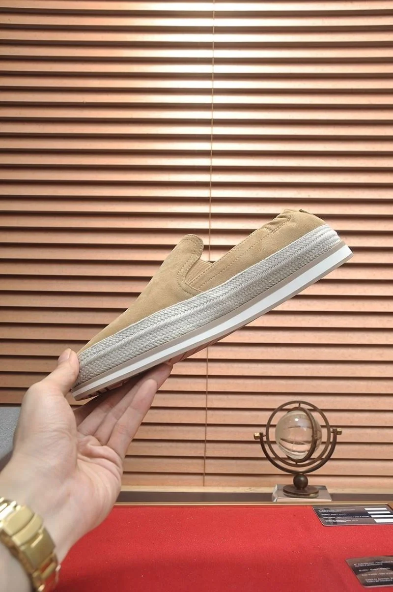 Top mirror Prada Low Shoes