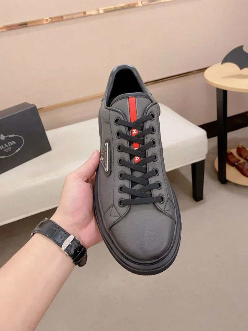 Accurate model Prada Low Shoes