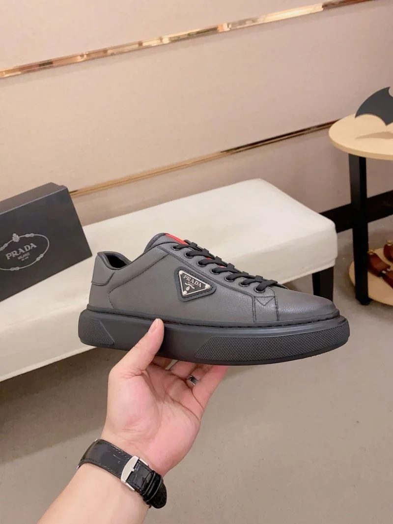 Accurate model Prada Low Shoes