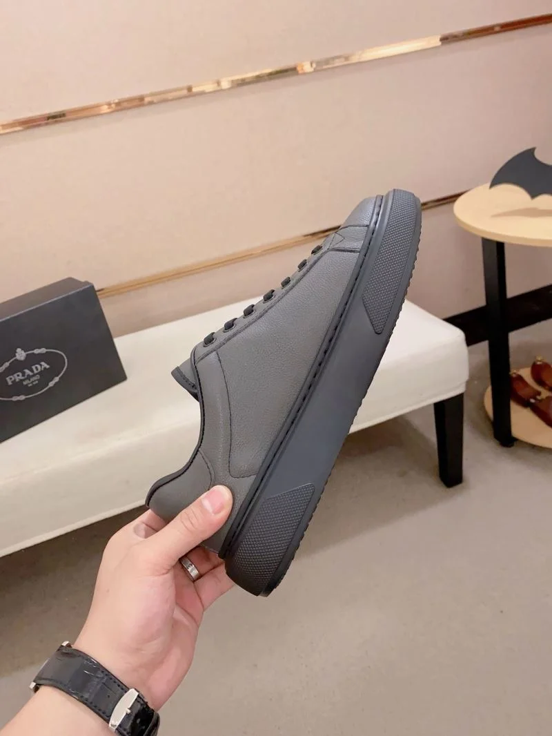 Accurate model Prada Low Shoes