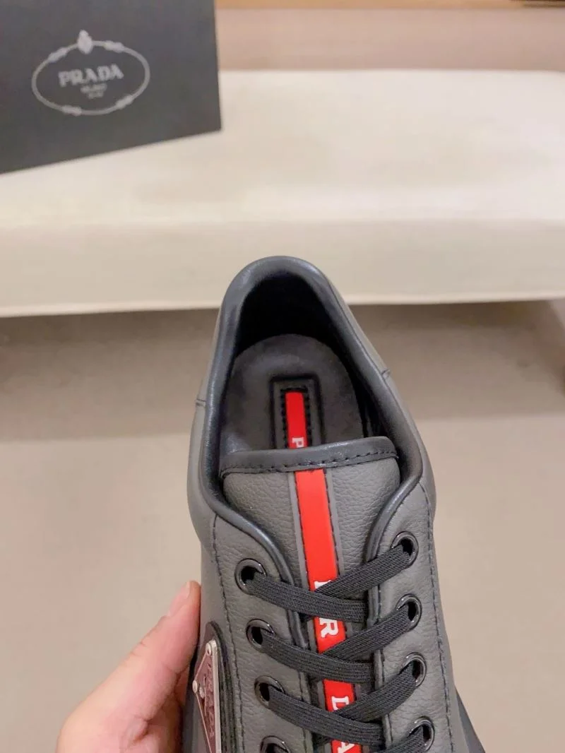 Accurate model Prada Low Shoes