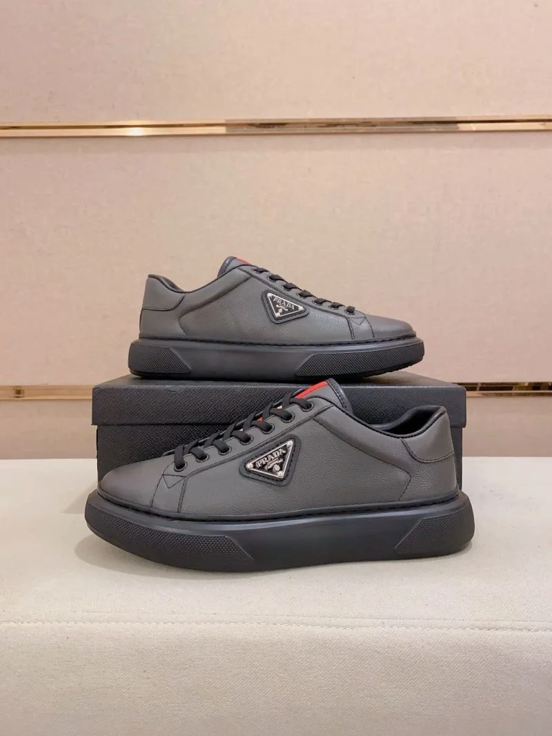 Accurate model Prada Low Shoes