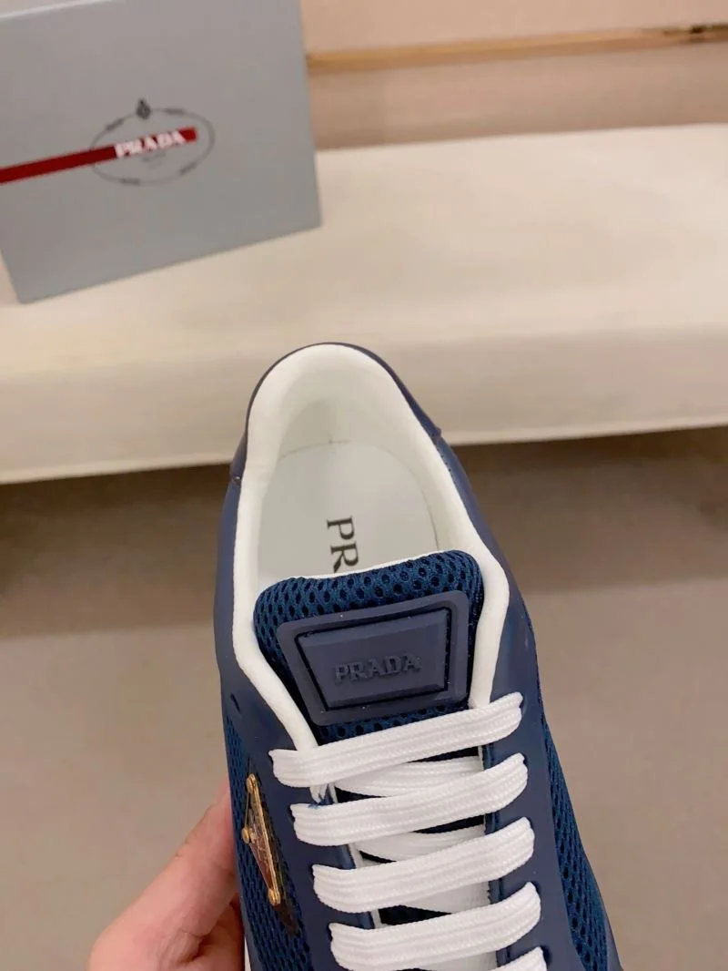 Top mirror Prada Low Shoes